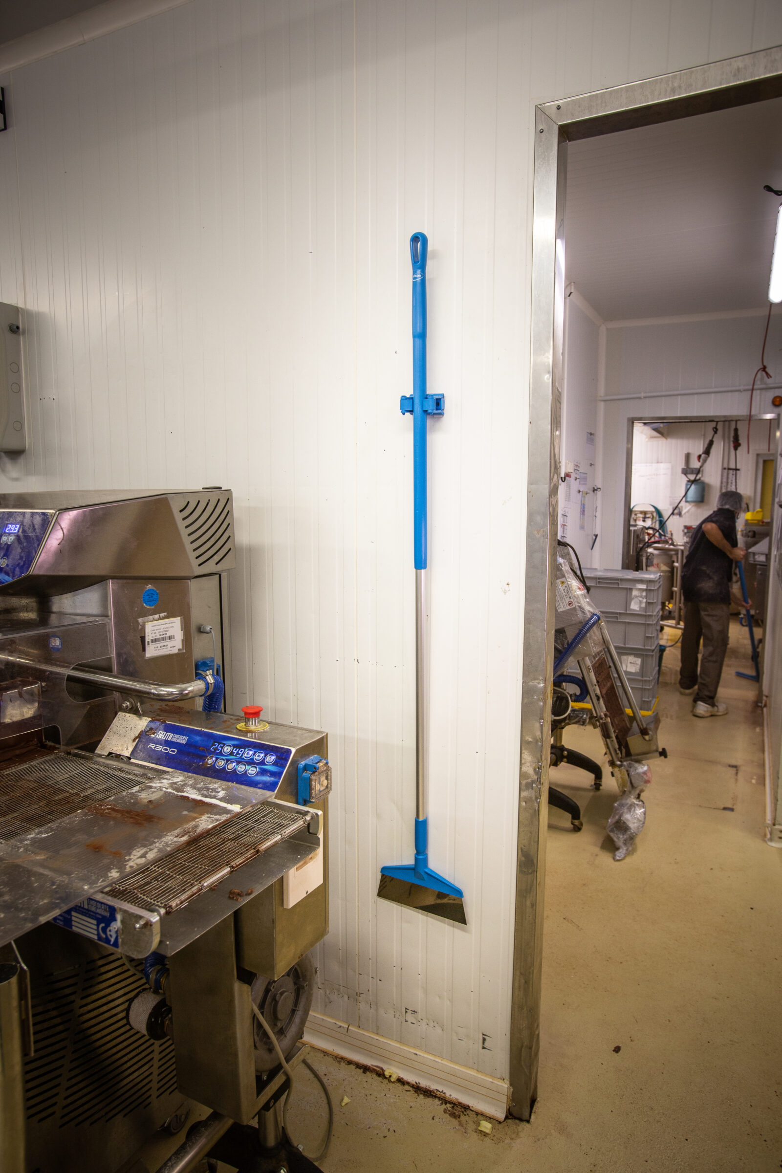 Remco SS Floor Scraper - Cellar-Tek Supplies